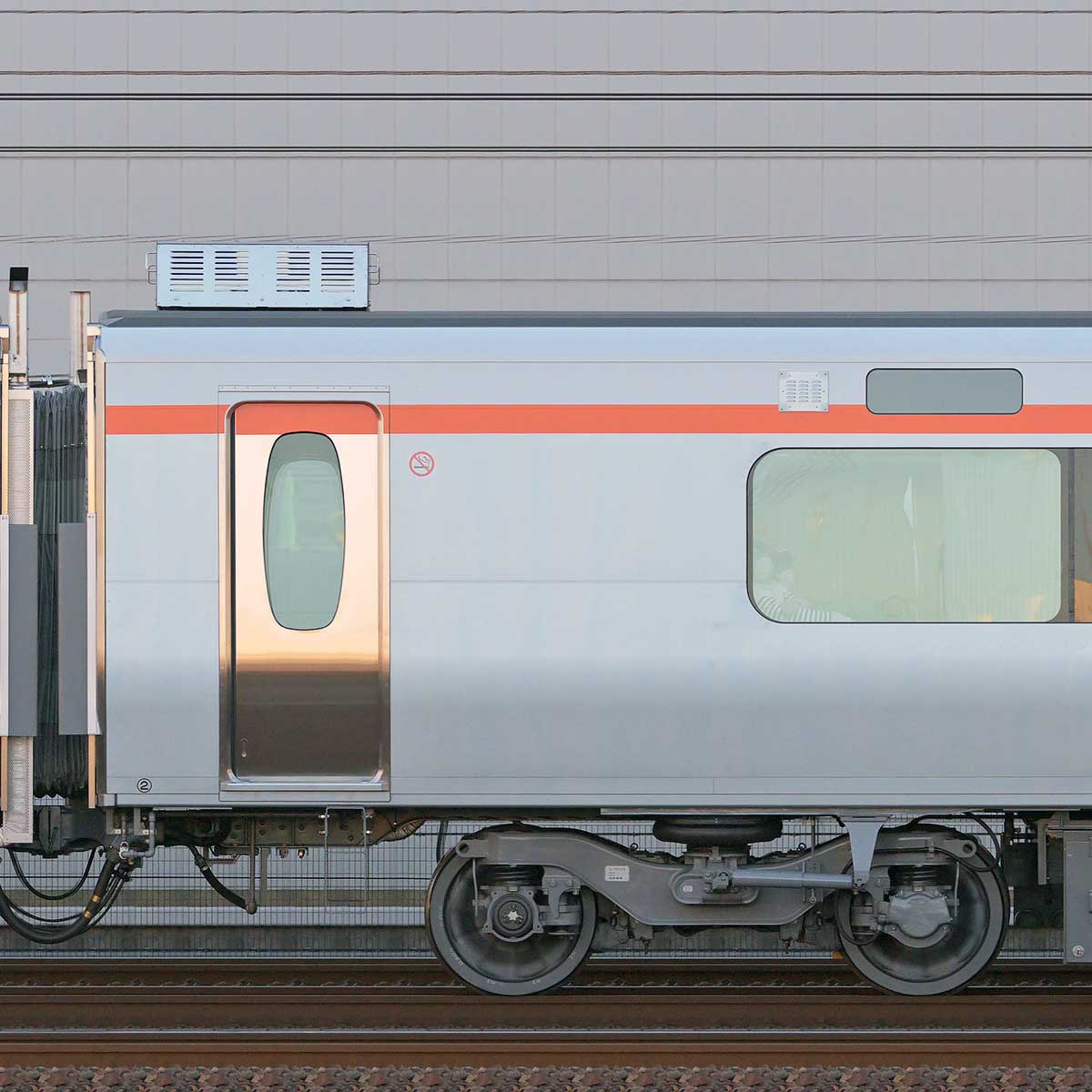 JR東海HC85系モハ84-111の側面写真｜RailFile.jp｜鉄道車両サイドビューの図鑑
