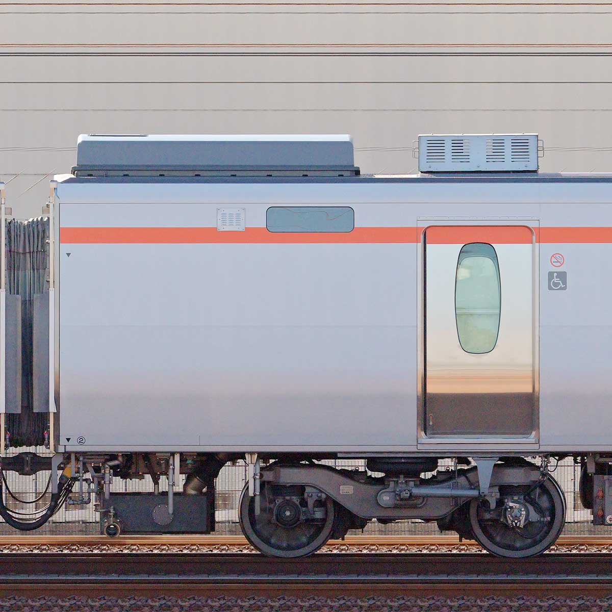 JR東海HC85系モハ84-2の側面写真｜RailFile.jp｜鉄道車両サイドビューの図鑑
