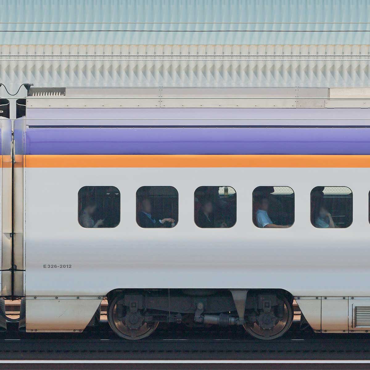 JR東日本E3系2000番台E326-2012の側面写真｜RailFile.jp｜鉄道車両サイドビューの図鑑
