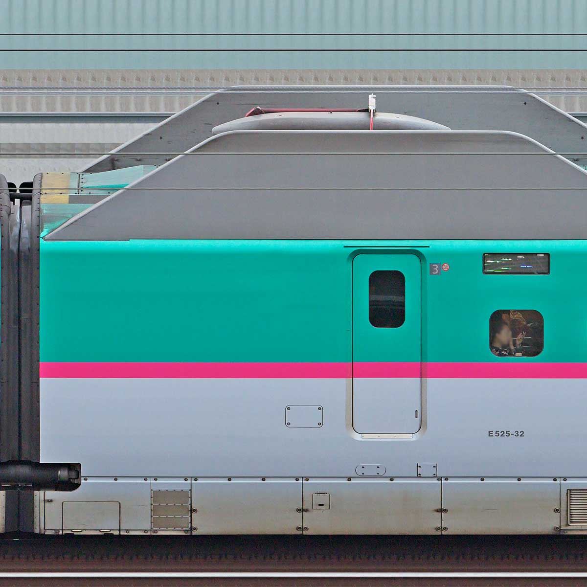 JR東日本E5系E525-32の側面写真｜RailFile.jp｜鉄道車両サイドビューの図鑑