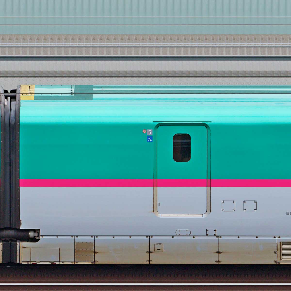 JR東日本E5系E525-451の側面写真｜RailFile.jp｜鉄道車両サイドビューの図鑑