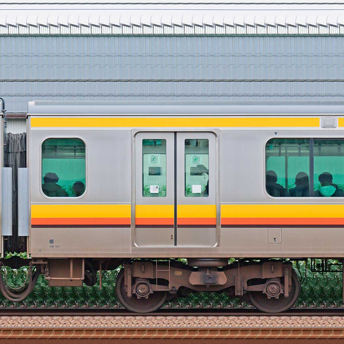 JR東日本E233系8000番台モハE232-8216（線路設備モニタリング装置対応車）の側面写真｜RailFile.jp｜鉄道車両サイドビューの図鑑