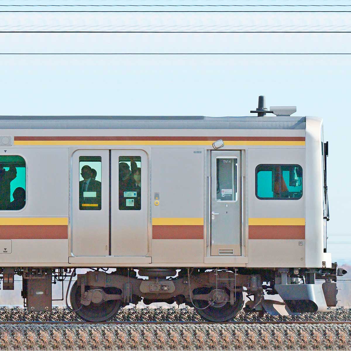 JR東日本E131系600番台クハE130-681（軌道材料モニタリング装置搭載車）の側面写真｜RailFile.jp｜鉄道車両サイドビューの図鑑