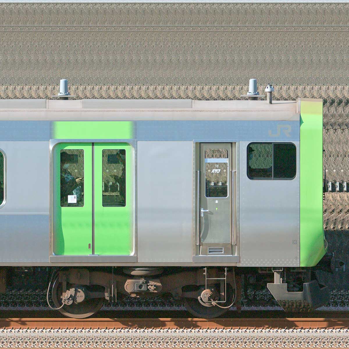 JR東日本E235系クハE234-18（ATOマーク）の側面写真｜RailFile.jp｜鉄道車両サイドビューの図鑑