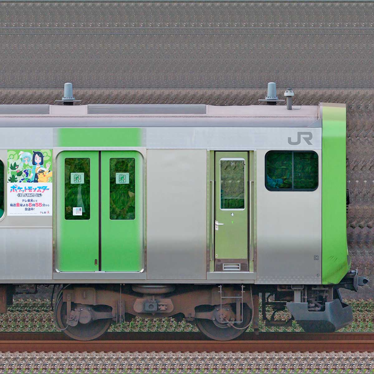 JR東日本E235系クハE234-31ポケモンラッピング（ニャローテ）の側面写真｜RailFile.jp｜鉄道車両サイドビューの図鑑