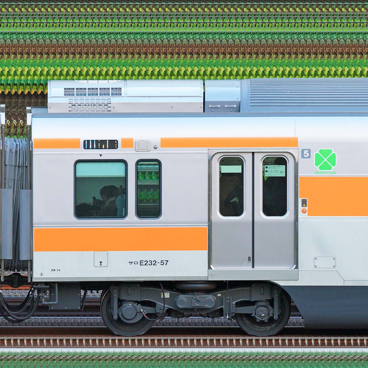 JR東日本E233系サロE232-57の側面写真｜RailFile.jp｜鉄道車両サイドビューの図鑑