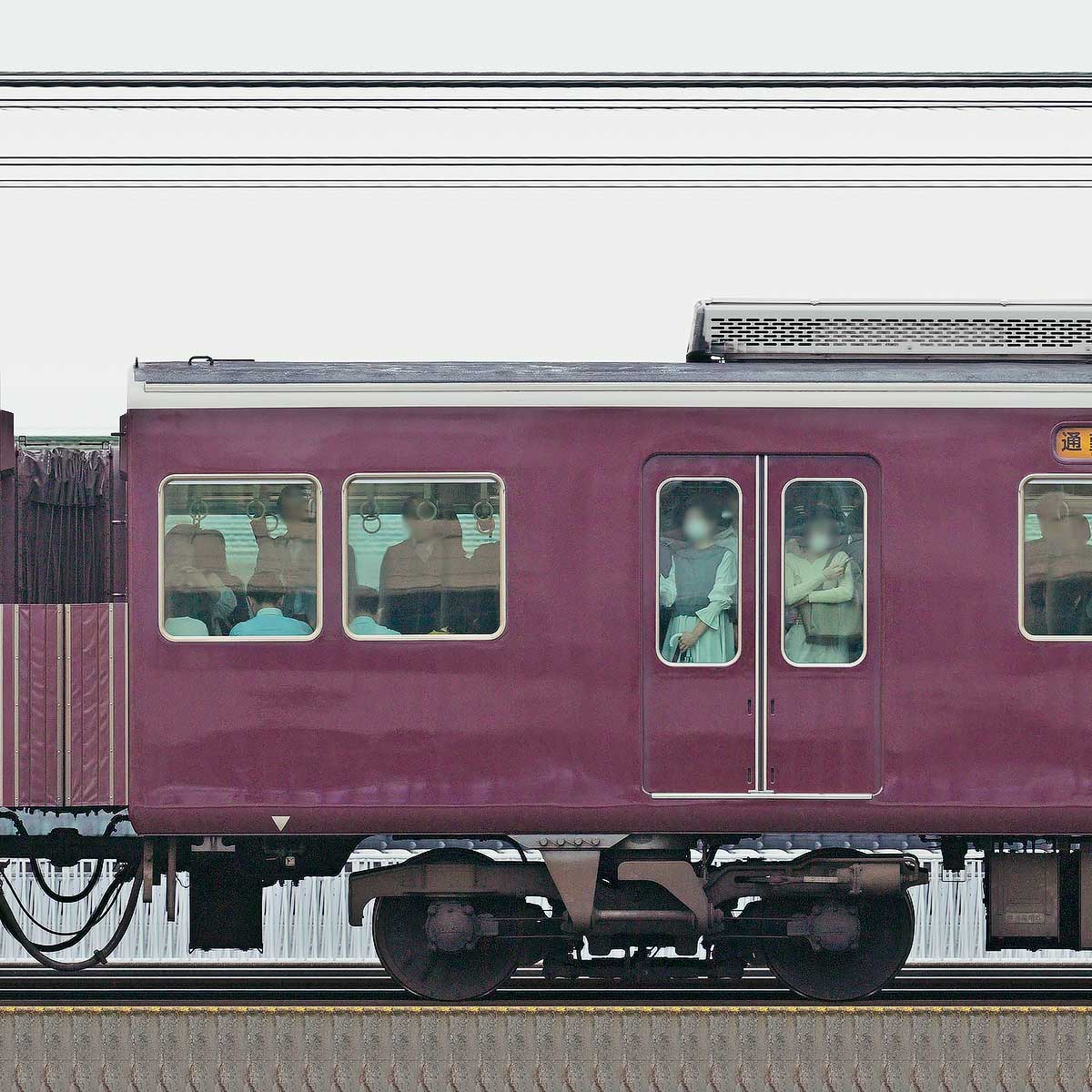 阪急7000系C#7551の側面写真｜RailFile.jp｜鉄道車両サイドビューの図鑑