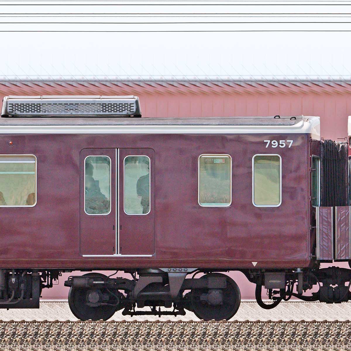 阪急7300系C#7957の側面写真｜RailFile.jp｜鉄道車両サイドビューの図鑑