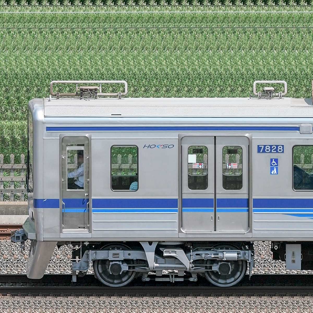 北総7800形7828編成（集電装置・補助電源装置交換前／海側）｜RailFile.jp｜鉄道車両サイドビューの図鑑