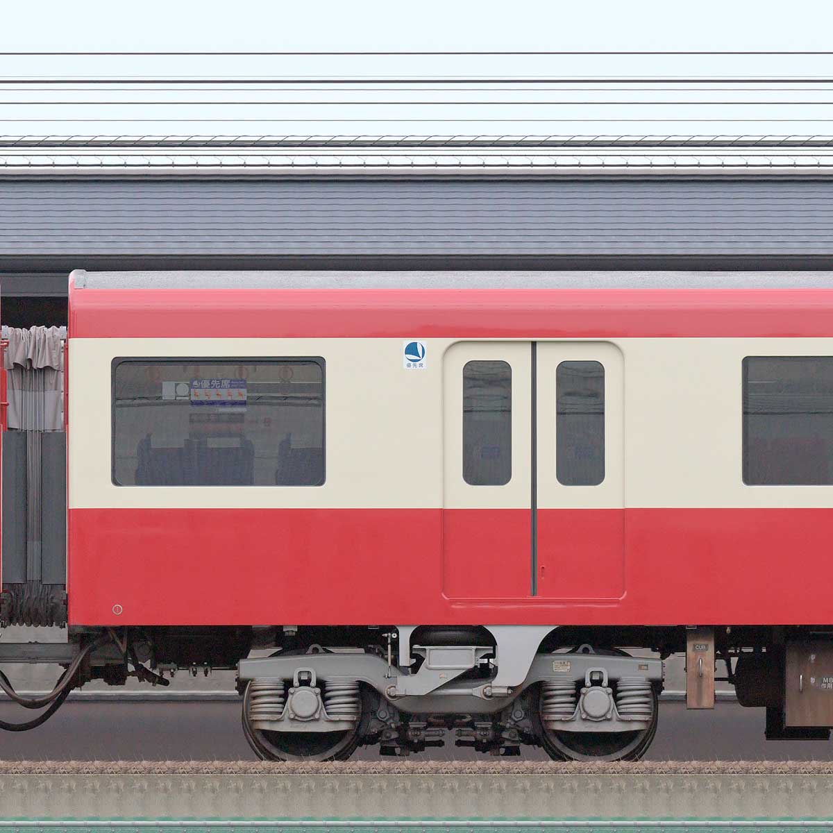 京急電鉄 新1000形（3次車）サハ1422（L/C腰掛）の側面写真｜RailFile.jp｜鉄道車両サイドビューの図鑑