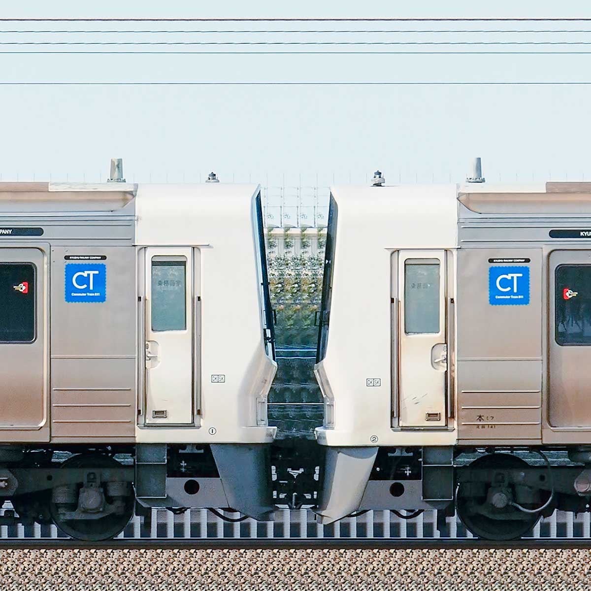 JR九州811系2000番台PM2017編成+PM2013編成(逆サイド JR九州811系2000番台PM2017編成+PM2013編成(逆サイド