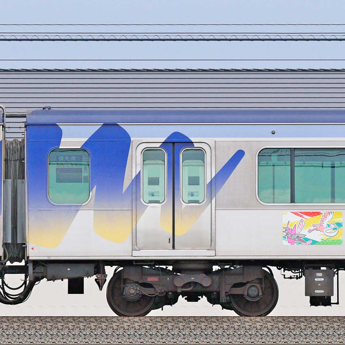 横浜高速鉄道Y500系デハY582「ポケモンワールドチャンピオンシップス2023」開催記念ラッピングの側面写真｜RailFile.jp｜鉄道車両サイドビューの図鑑