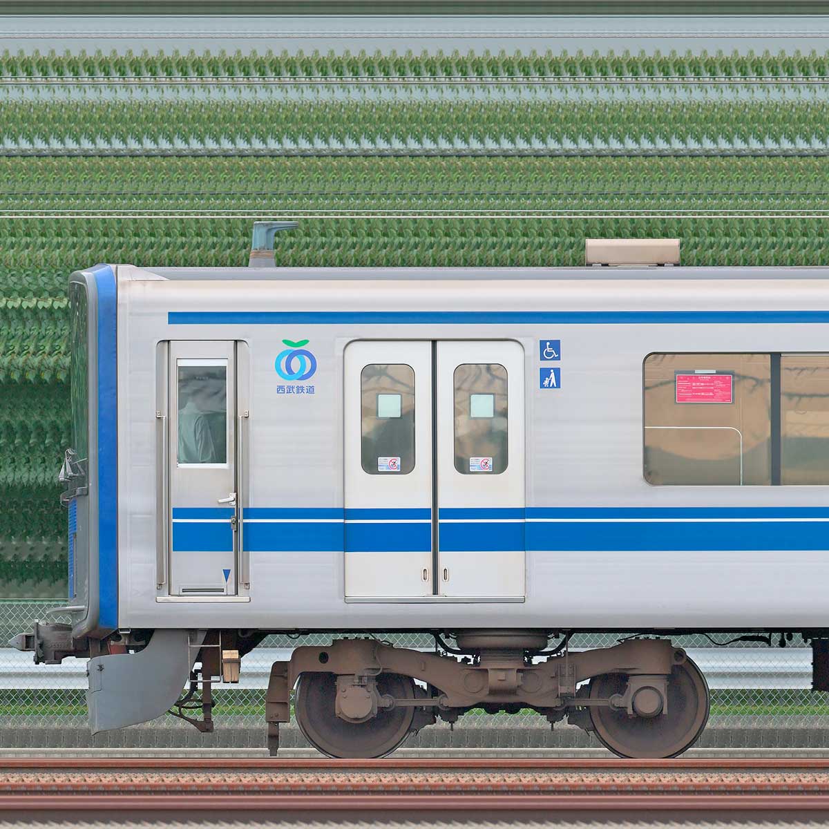 西武20000系クハ20101の側面写真｜RailFile.jp｜鉄道車両サイドビューの図鑑
