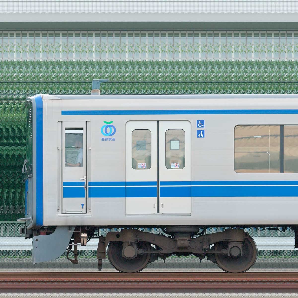 西武20000系クハ20156の側面写真｜RailFile.jp｜鉄道車両サイドビューの図鑑