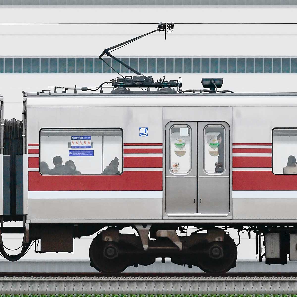 新京成N800形N812（マルーン）の側面写真｜RailFile.jp｜鉄道車両サイドビューの図鑑