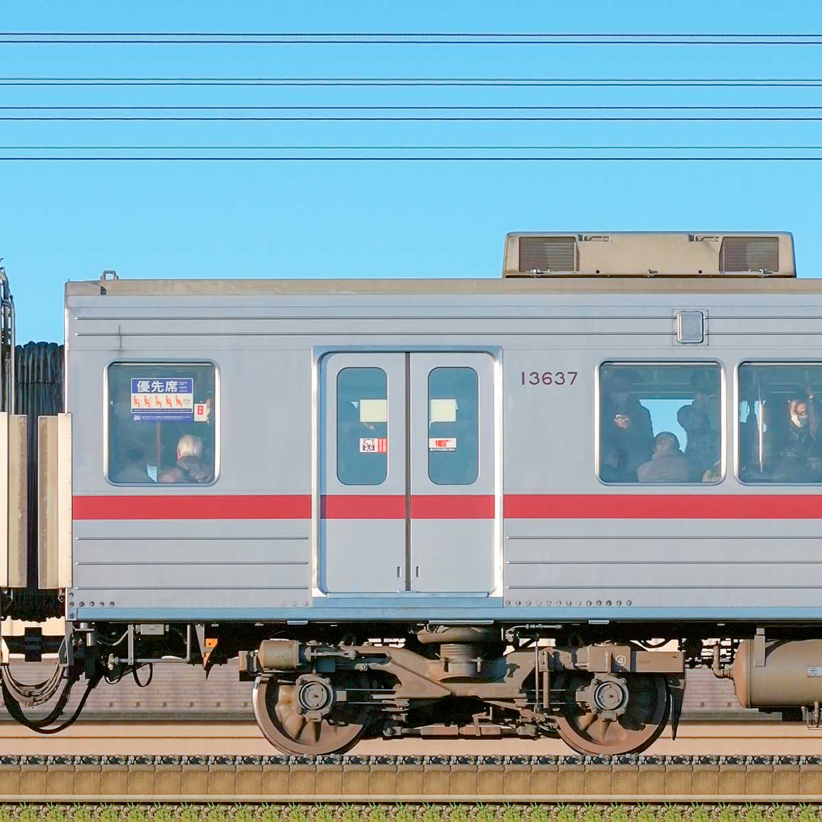 東武10030型モハ13637（リニューアル車）の側面写真｜RailFile.jp｜鉄道車両サイドビューの図鑑
