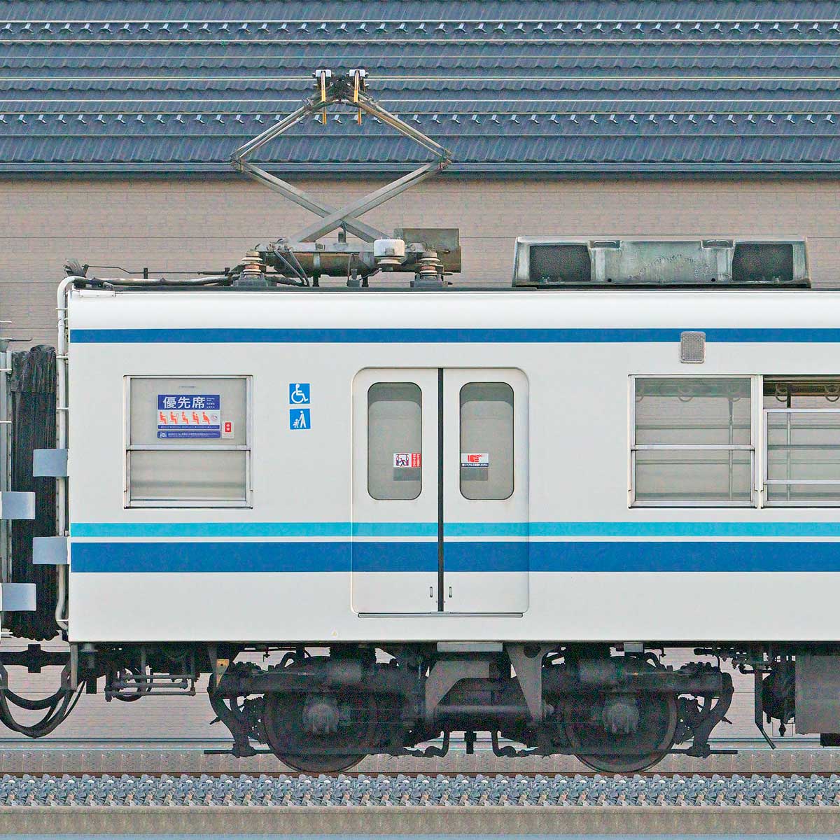 東武8000系モハ82113の側面写真｜RailFile.jp｜鉄道車両サイドビューの図鑑