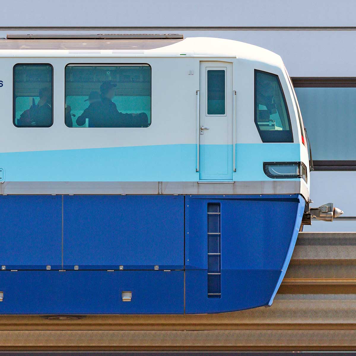 東京モノレール10000形開業時塗色（ラッピング）列車10046の側面写真｜RailFile.jp｜鉄道車両サイドビューの図鑑