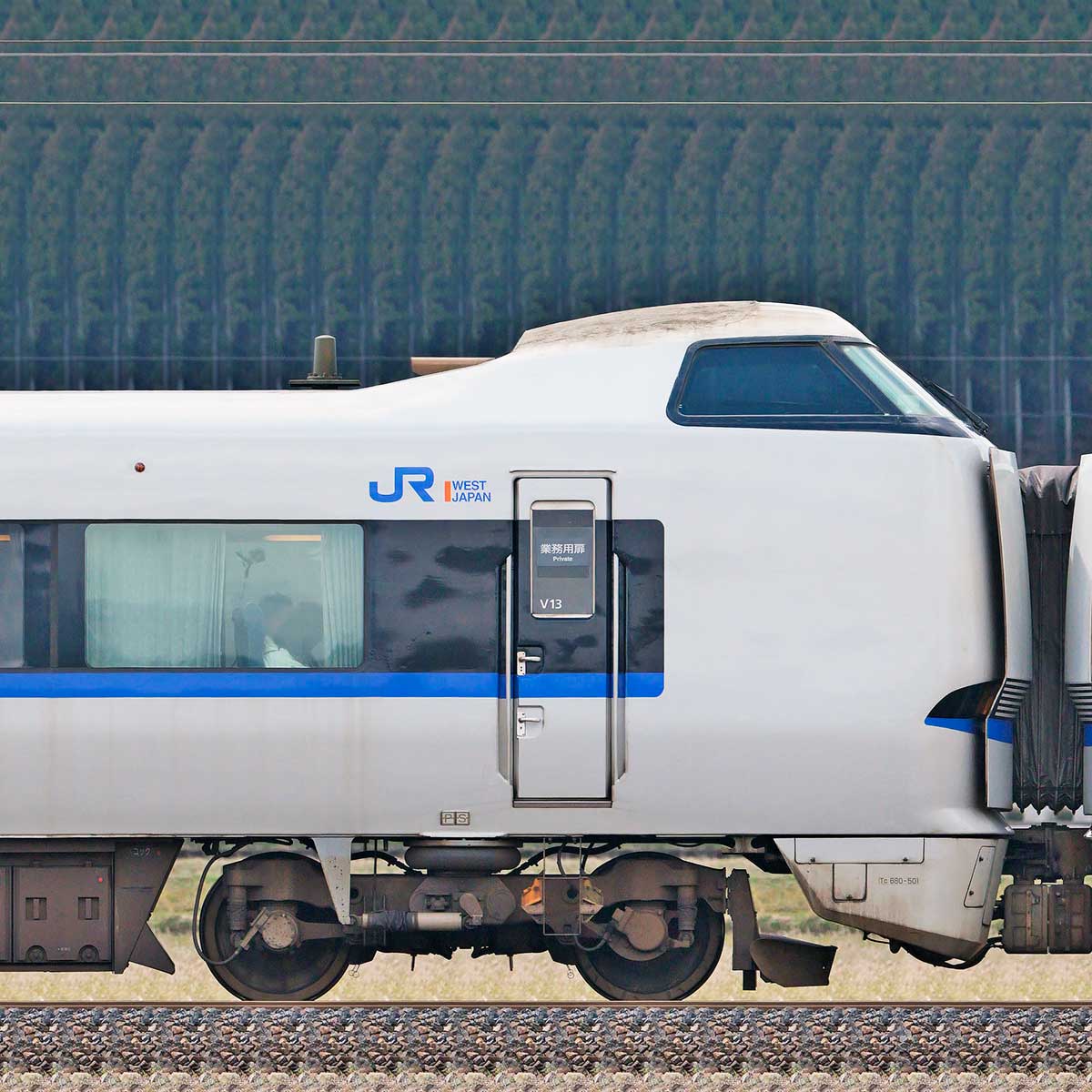 JR西日本681系クハ680-501の側面写真｜RailFile.jp｜鉄道車両サイドビューの図鑑